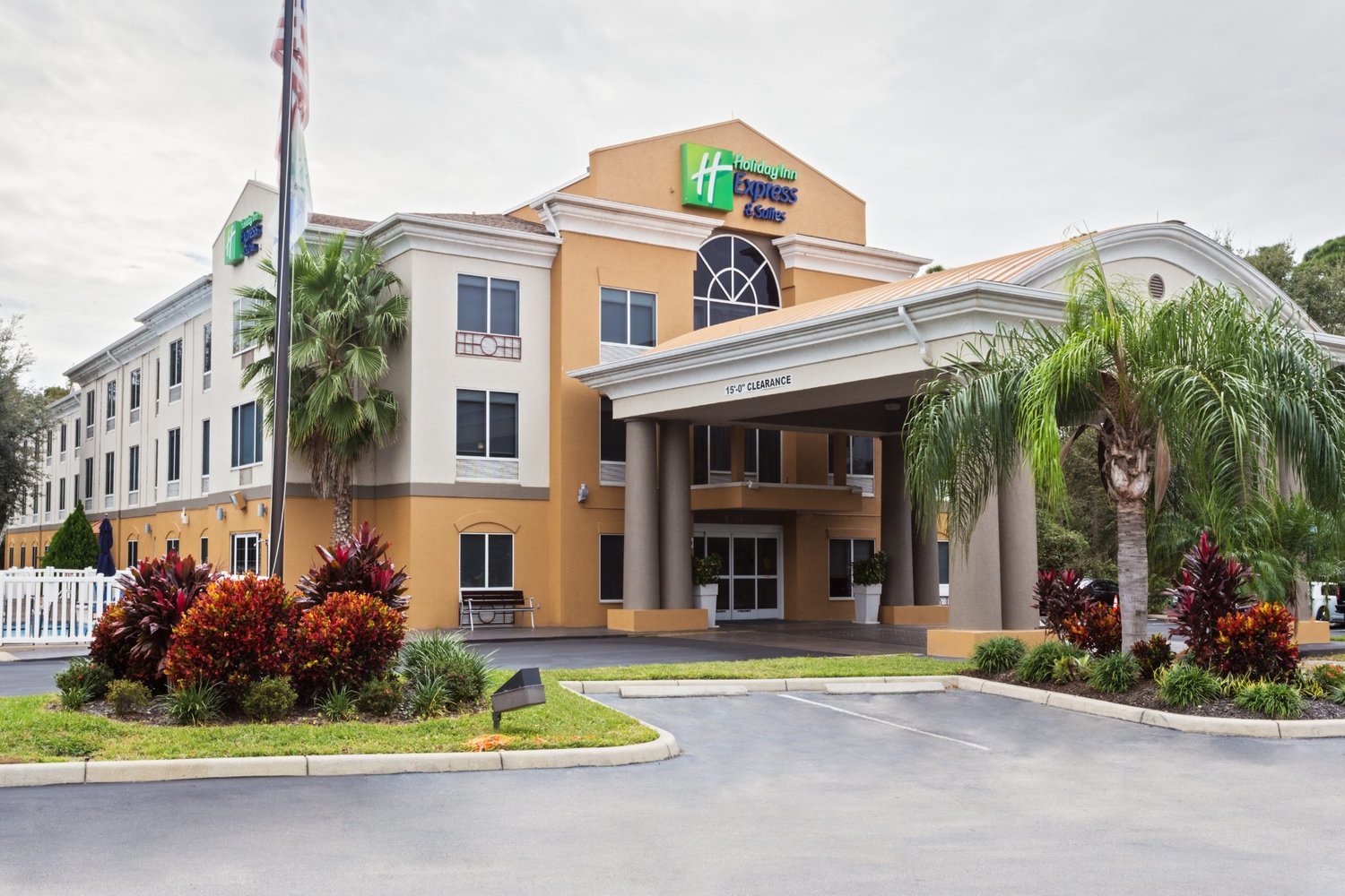 Holiday Inn Express Hotel & Suites Tavares - Leesburg, Tavares, FL Jobs ...