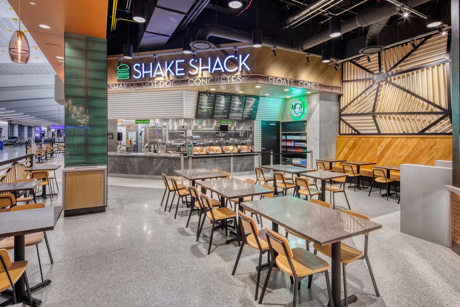 Snack Bar Attendant At Shake Shack HMSHost